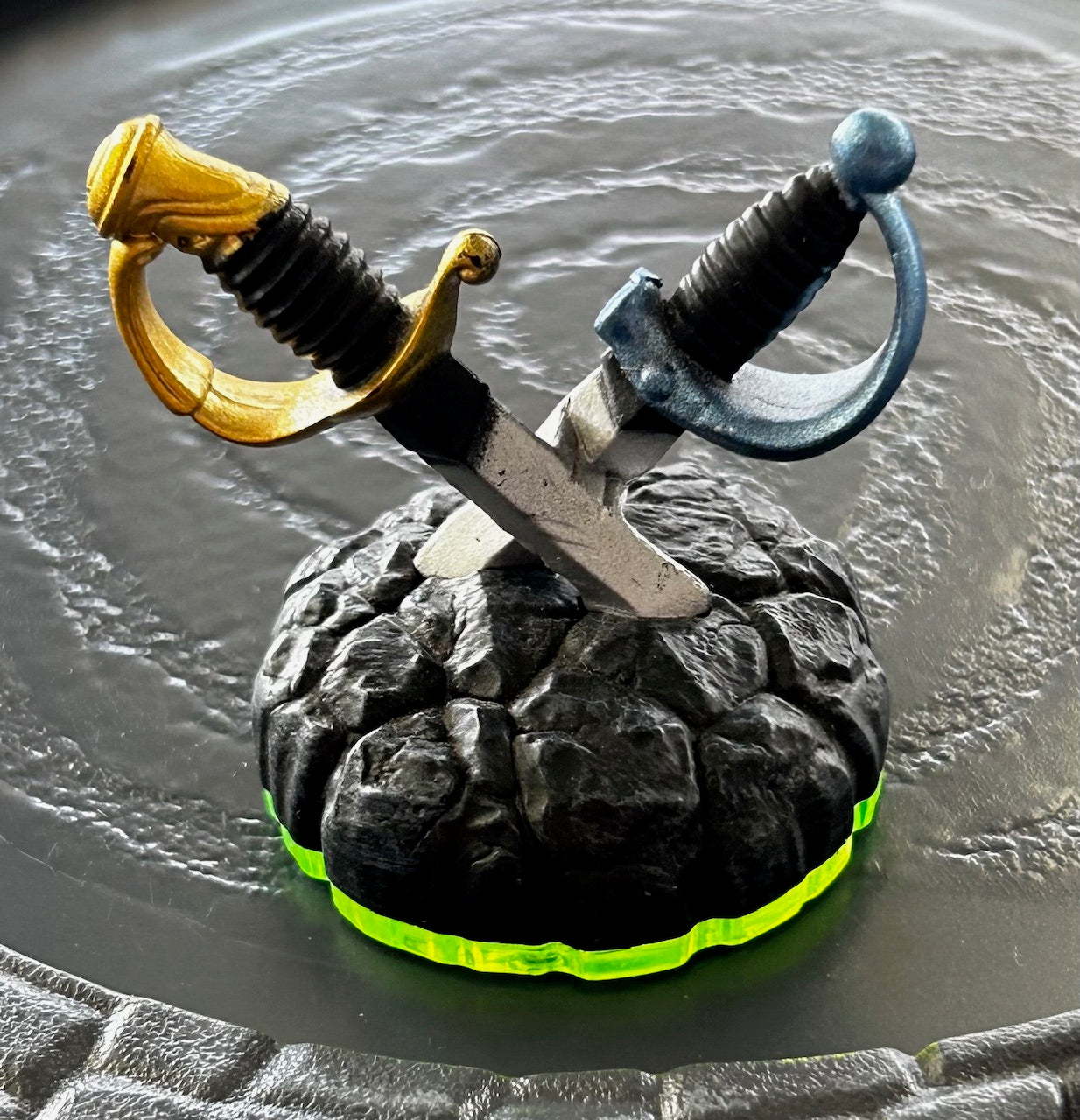 Skylanders Spyro's Adventure - GHOST PIRATE SWORDS (Loose figure) *See ...